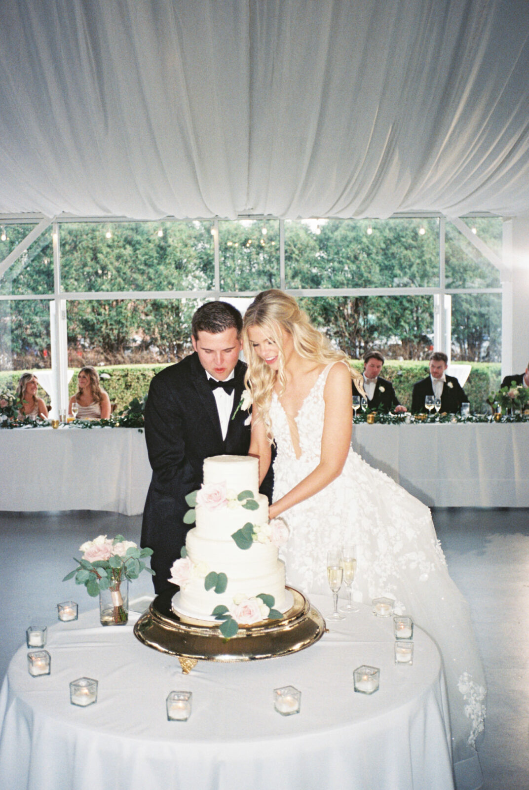 Spring Wedding at Ritz Charles – Carmel, Indiana | courtneysinclair.com